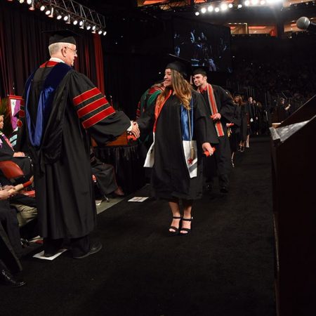 Graduación: QLU - University of Louisville, en los Estados Unidos.
