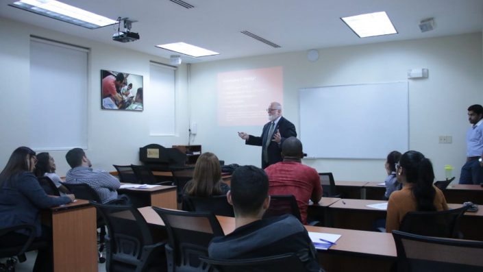 Dr. Tim Longfellow en Panamá – QLU