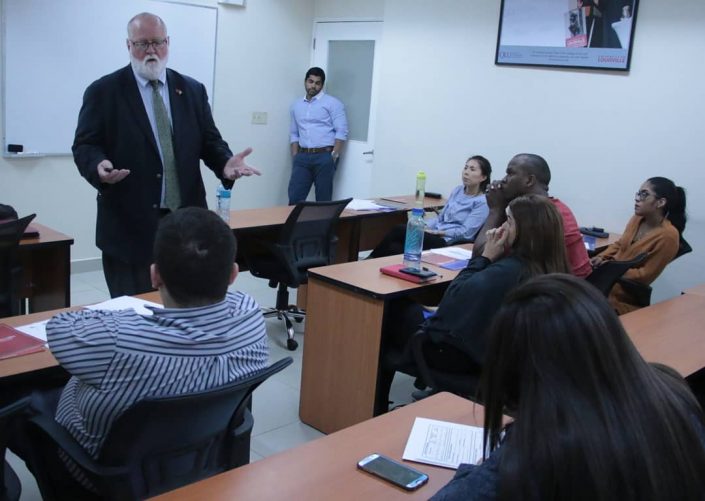 Dr. Tim Longfellow en Panamá – QLU